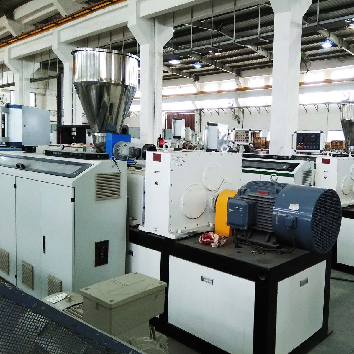 Conical Twin Screw Extruder for PVC Pipe Manufacturers in Gujarat ...